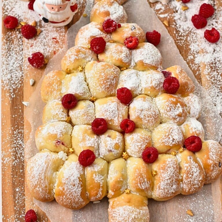 Pull Apart Christmas Tree Bread (Easy Christmas Breakfast) - The ...
